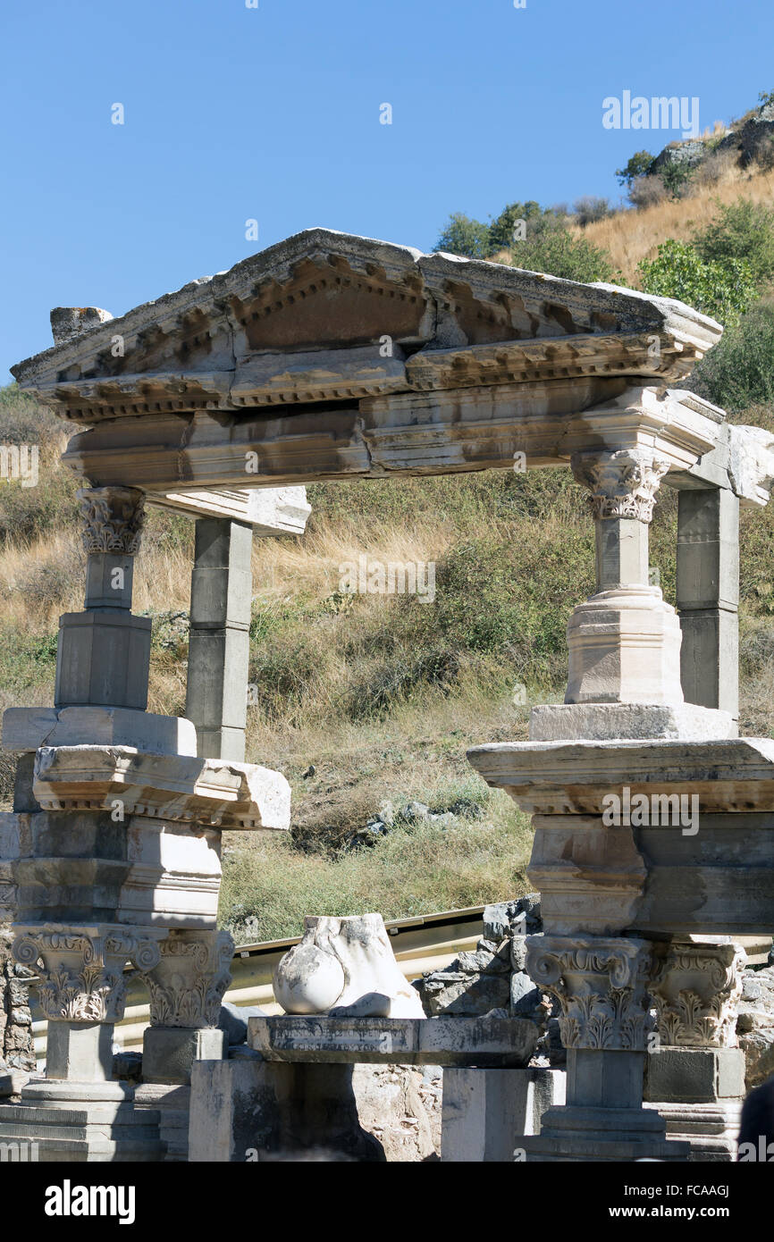 Antique cornice hi-res stock photography and images - Alamy