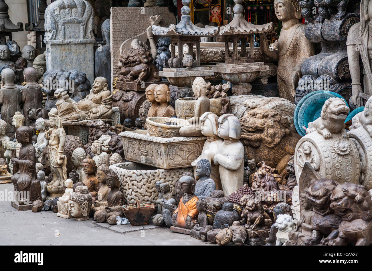 China, Shanghai, Old Town, stone carving shop at Yuyuan Bazaar Stock ...