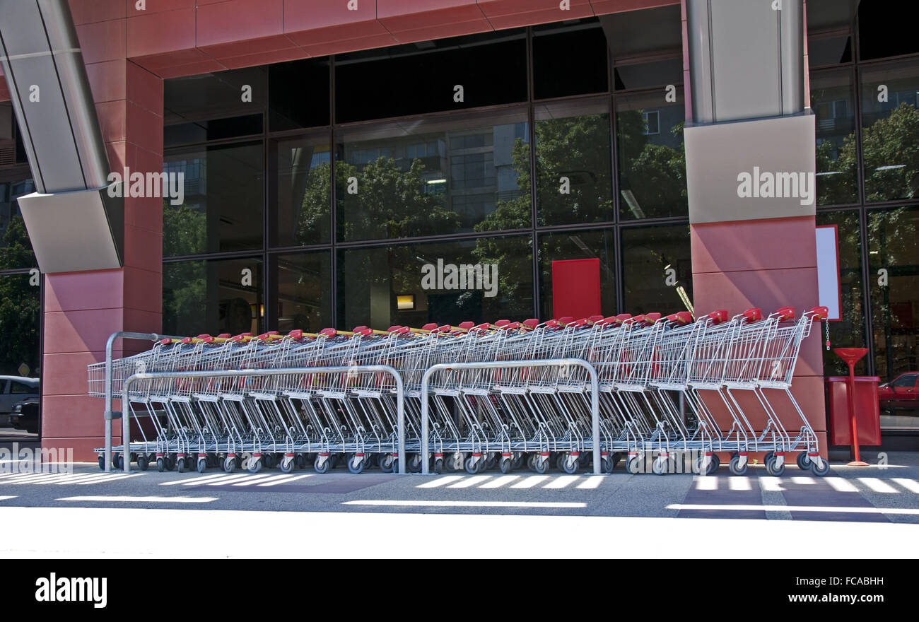 Black retail carts hi-res stock photography and images - Alamy