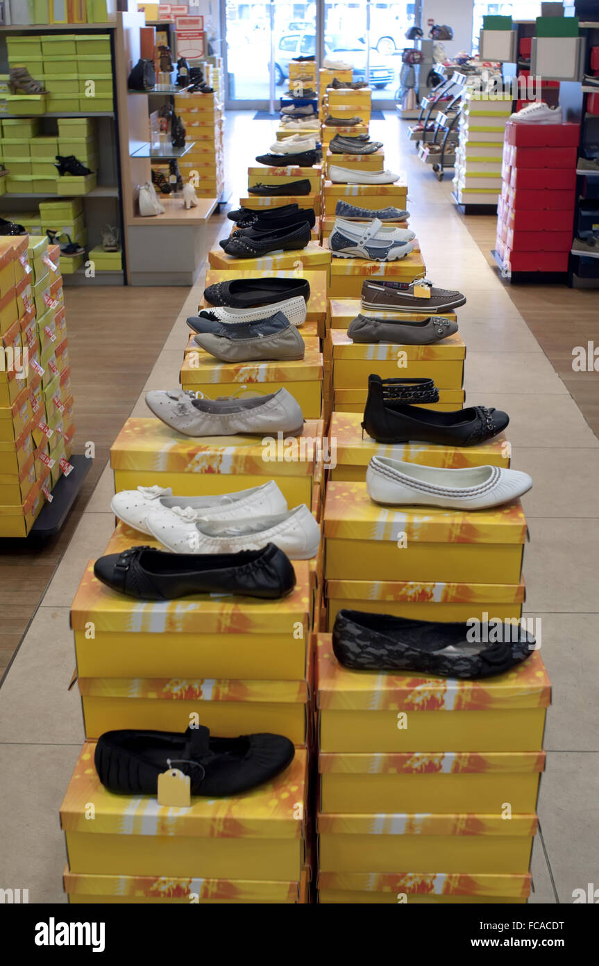 Lady's shoe store Stock Photo - Alamy