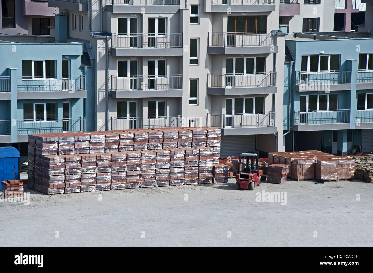 Pallets of bricks hi-res stock photography and images - Alamy