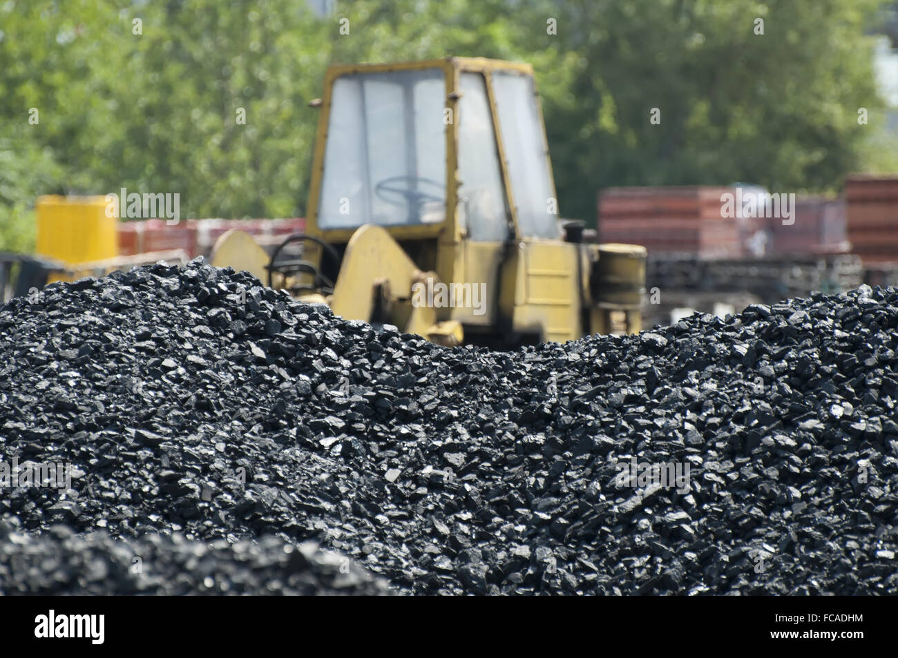 Coal piles hi-res stock photography and images - Alamy