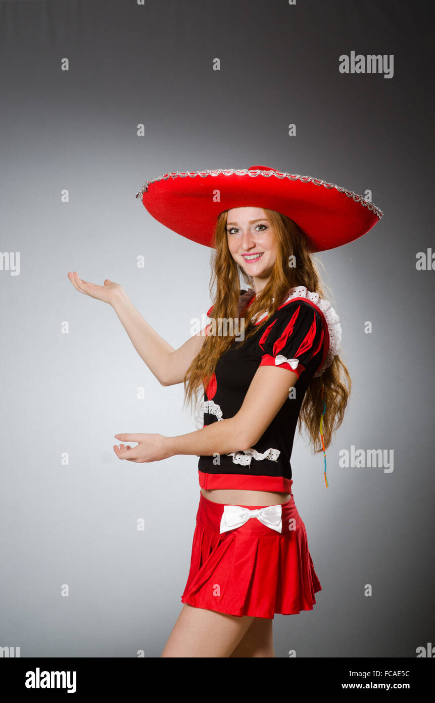 Mexican woman wearing sombrero hi-res stock photography and images - Alamy