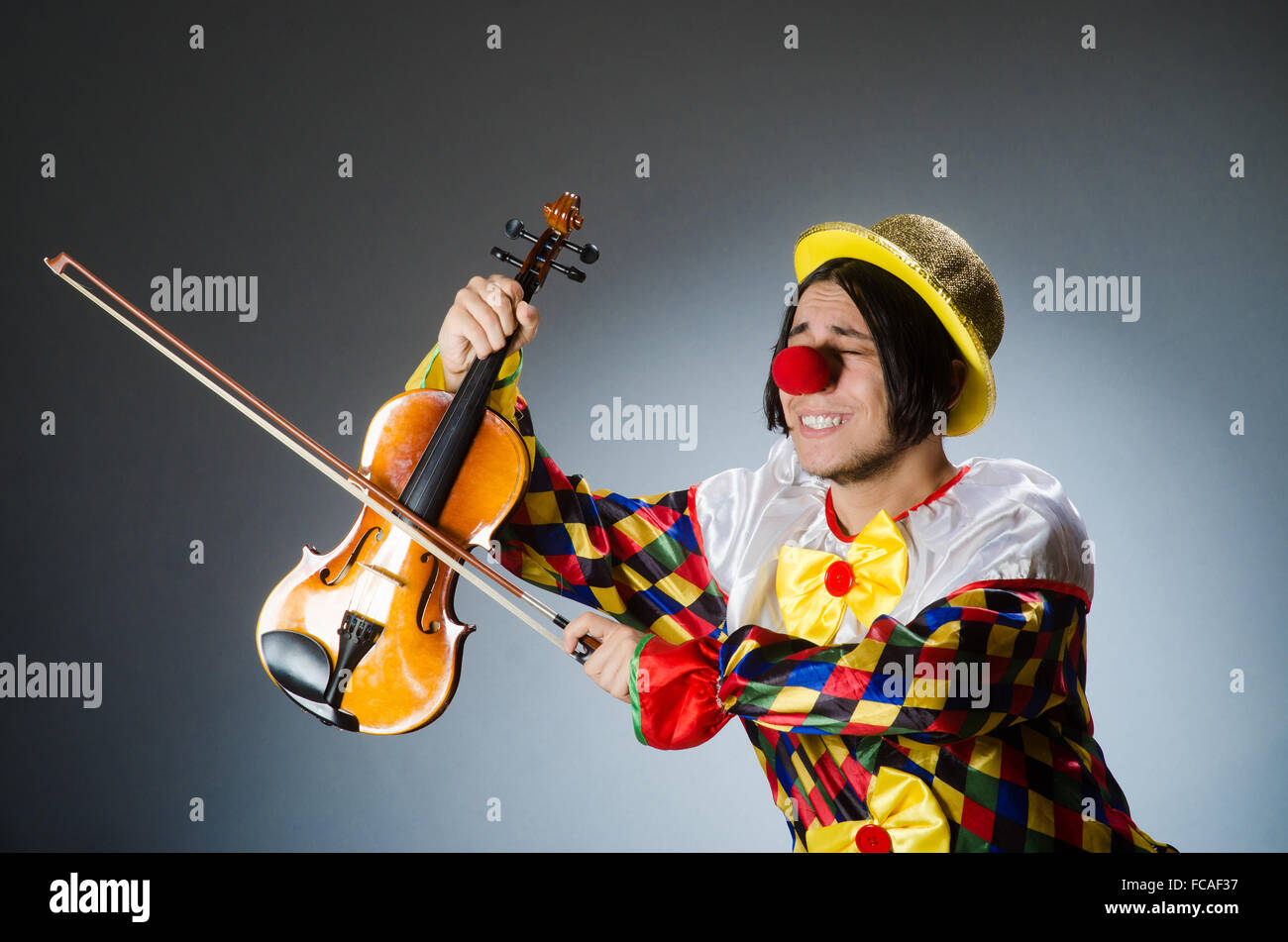 Funny violin clown player in musical concept Stock Photo - Alamy