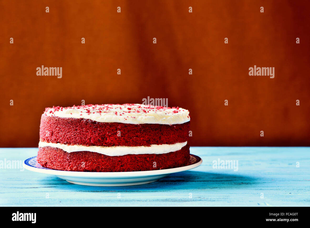 Blue velvet cake hi-res stock photography and images - Alamy