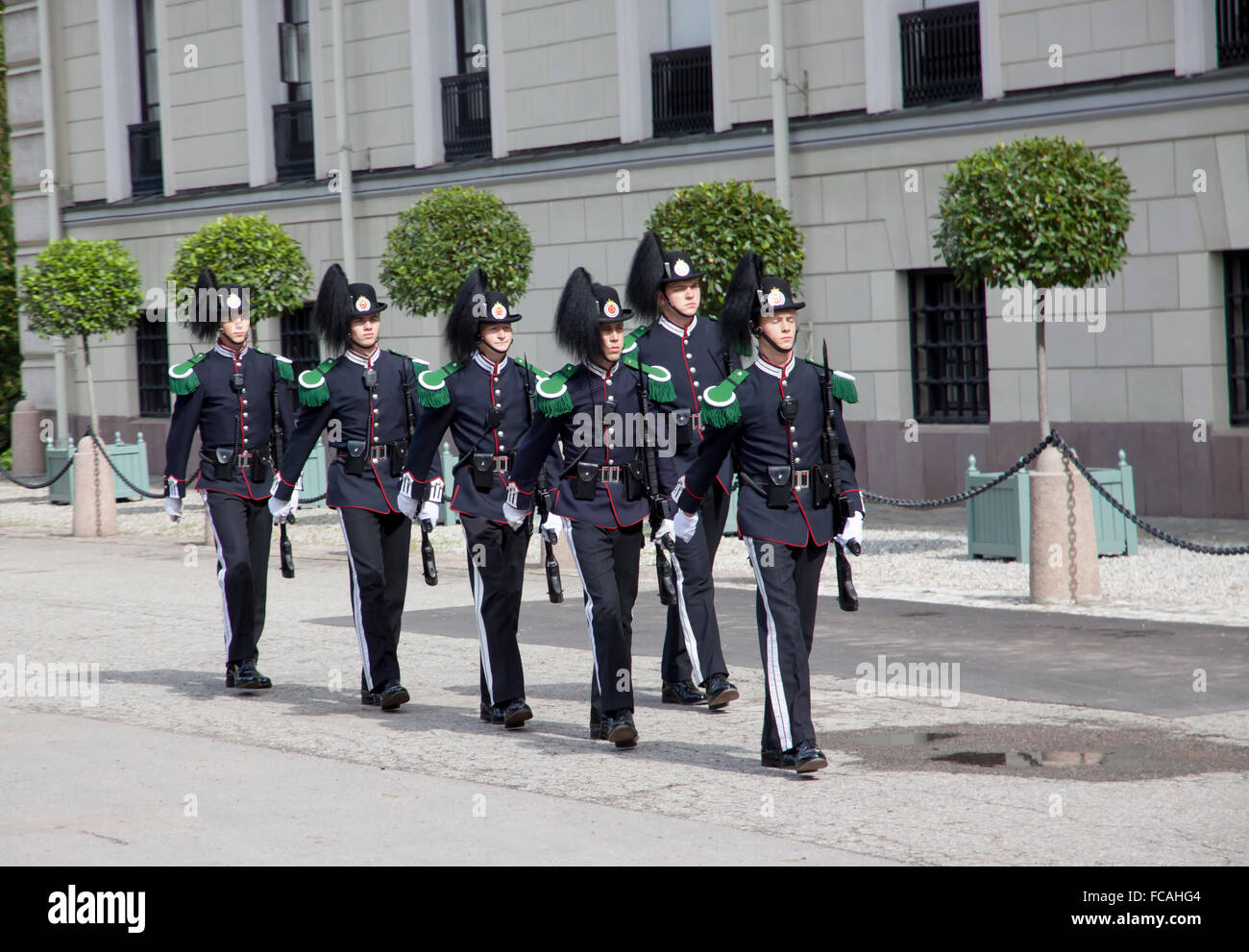 Soldiers royal guard change hi-res stock photography and images - Alamy