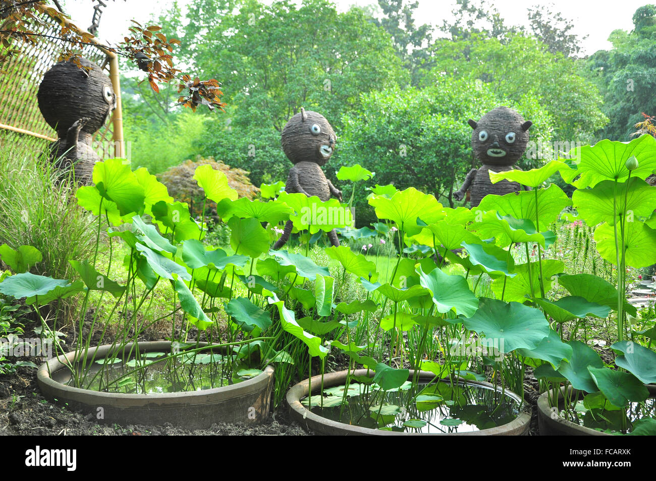Scarecrow tree art craft hi-res stock photography and images - Alamy