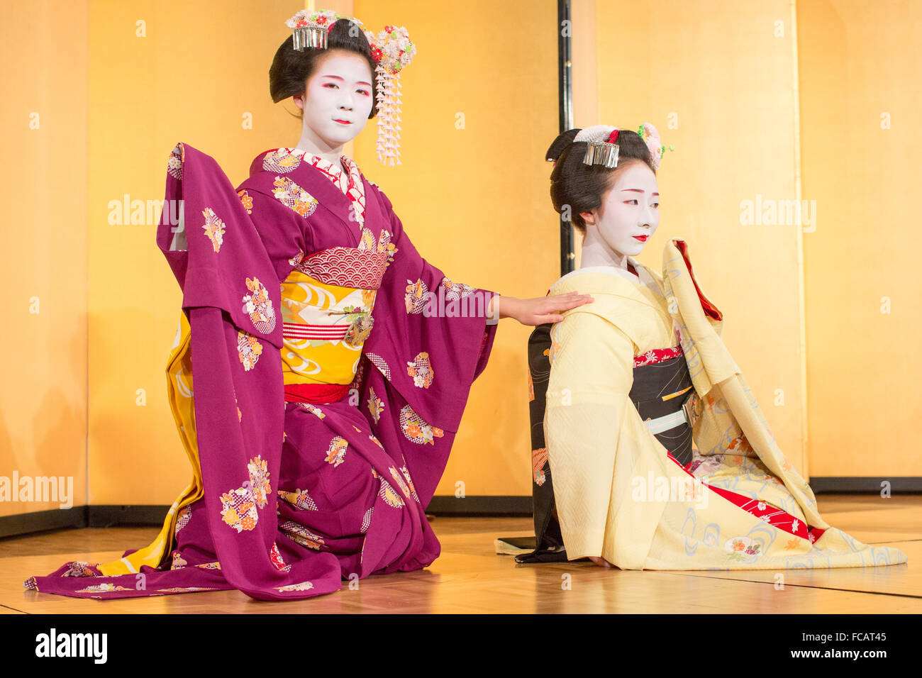 Shimada hairstyle hi-res stock photography and images - Alamy