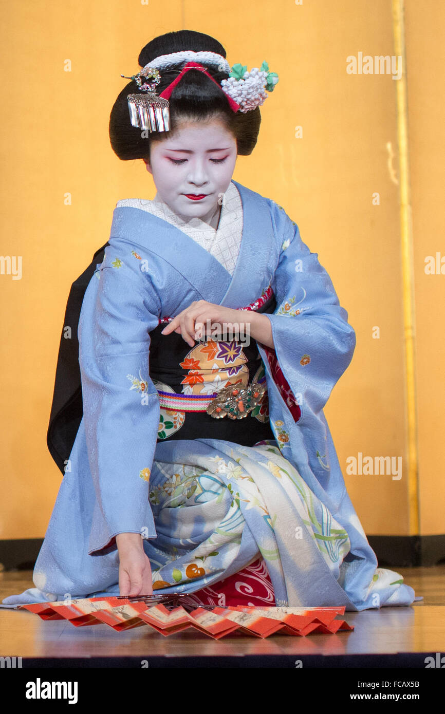 Shimada hairstyle hi-res stock photography and images - Alamy