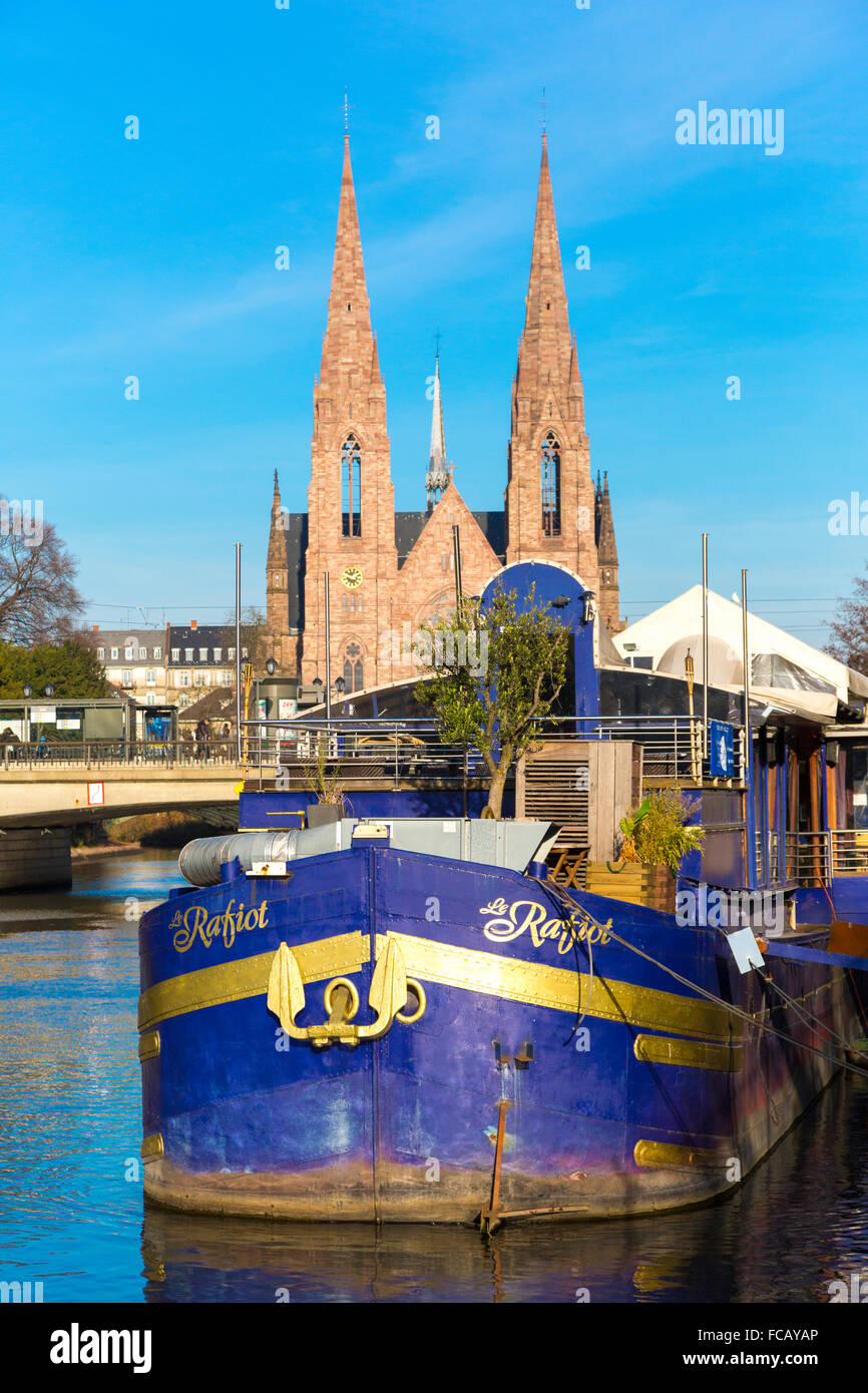 Floating bar restaurant barge hi-res stock photography and images - Alamy