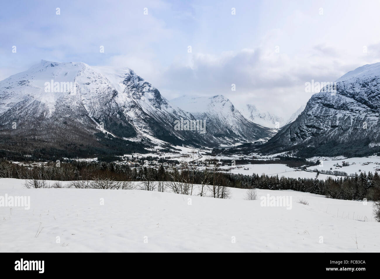 U shaped valley hi-res stock photography and images - Alamy