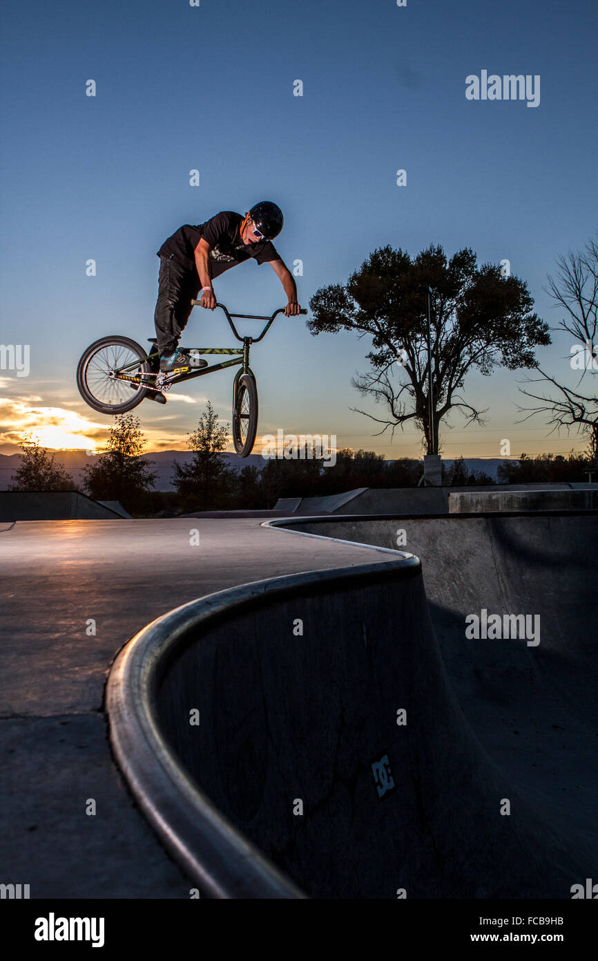 Stunt biking hi-res stock photography and images - Alamy