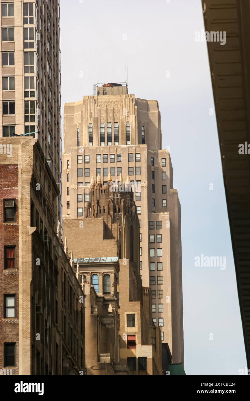 The architecture of the top of an old fashioned building in New York ...