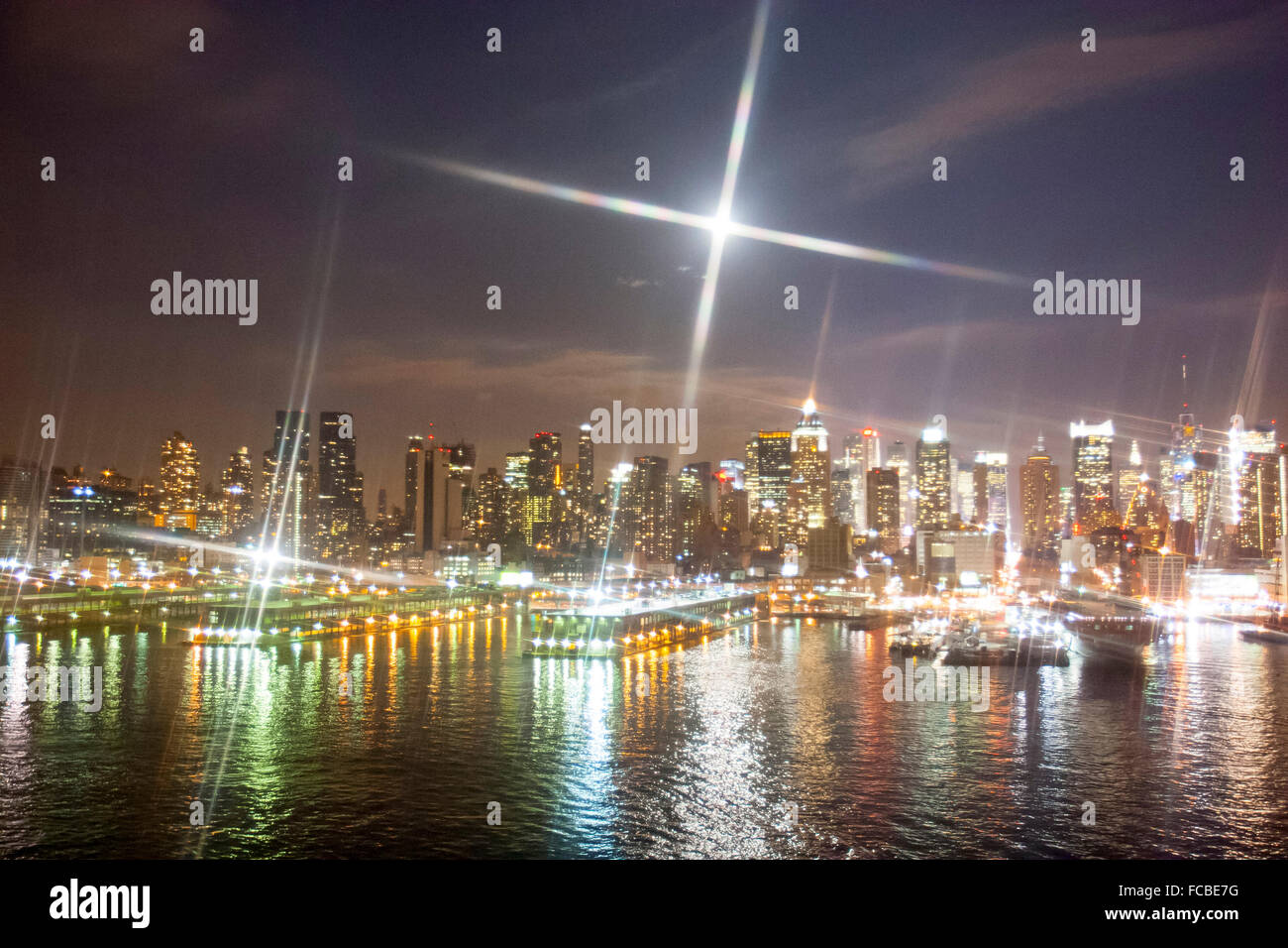 The panorama of Midtown Manhattan coast viewed from the Hudson River at ...