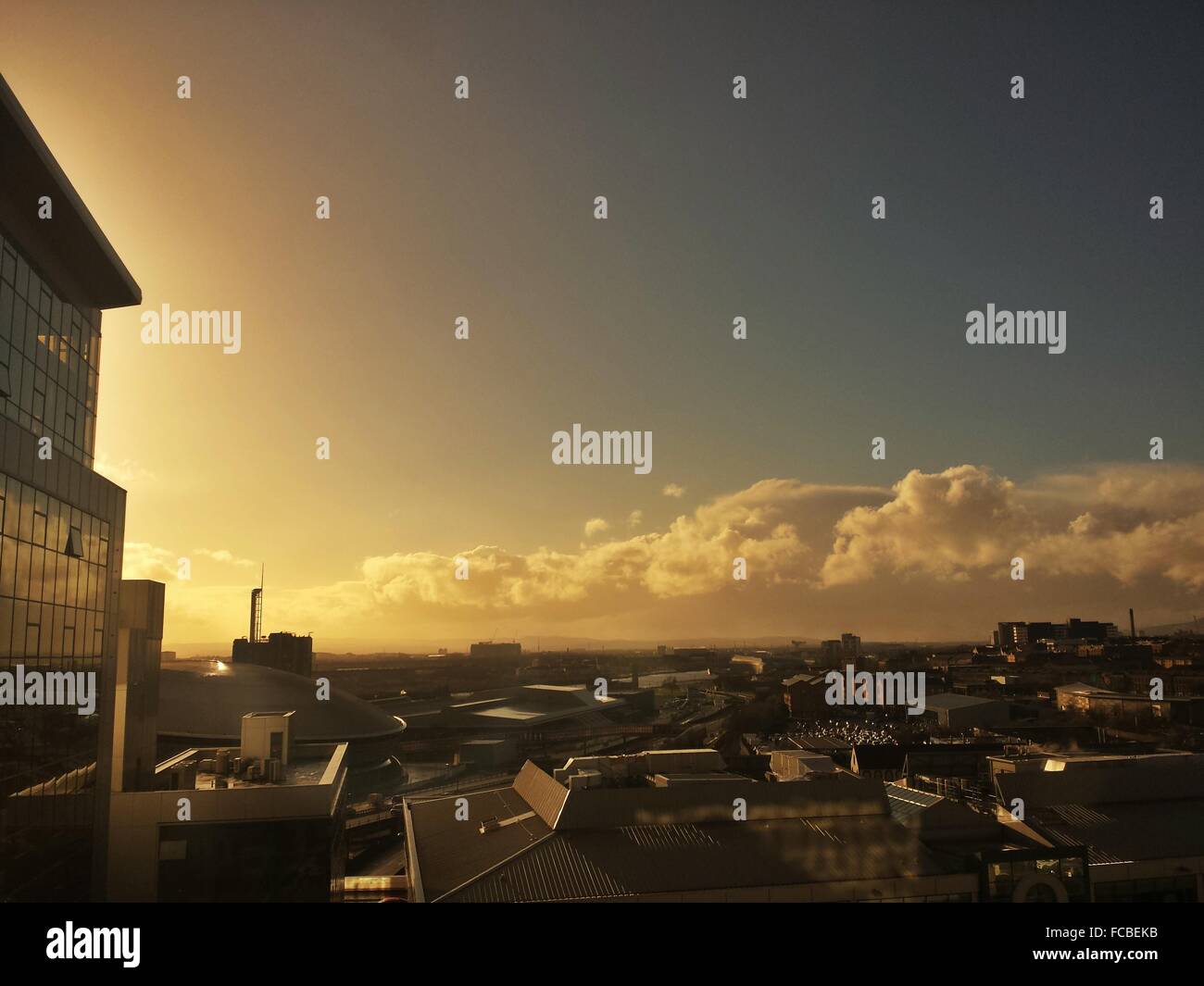 Clouds above building hi-res stock photography and images - Alamy