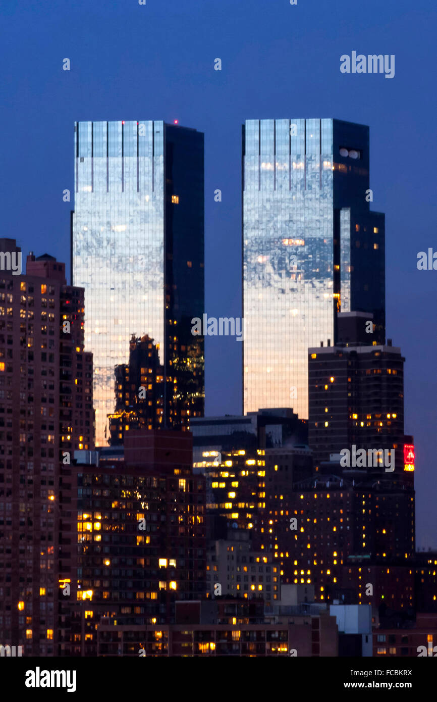 Time warner building new york exterior hi-res stock photography and ...