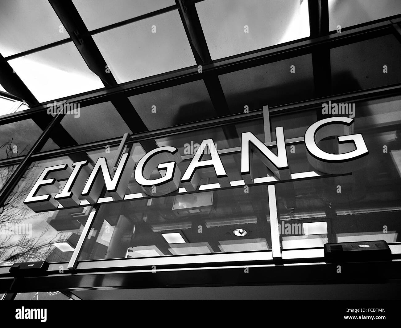 Building entrance sign Black and White Stock Photos & Images - Alamy