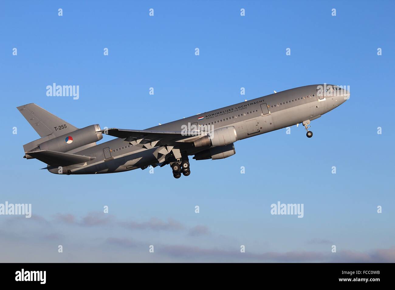 A DC-10 from the Royal Netherlands Air Force's 334 Squadron takes off ...
