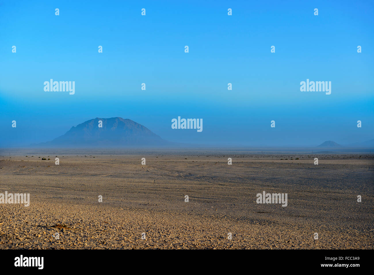 Mist desert hi-res stock photography and images - Alamy