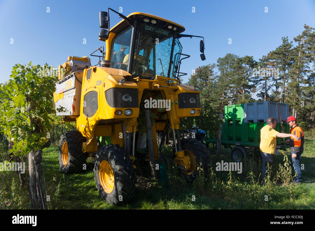Combine harvester machine hi-res stock photography and images - Alamy