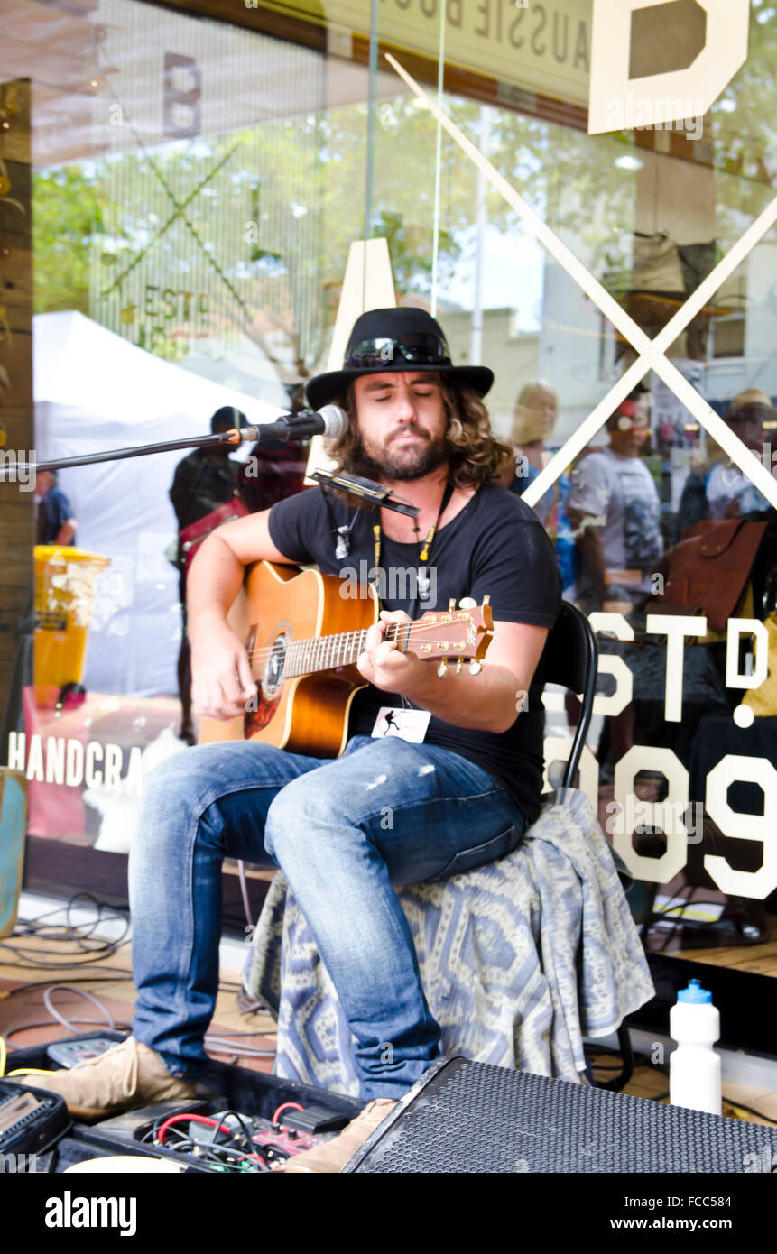 Male country singer hi-res stock photography and images - Alamy