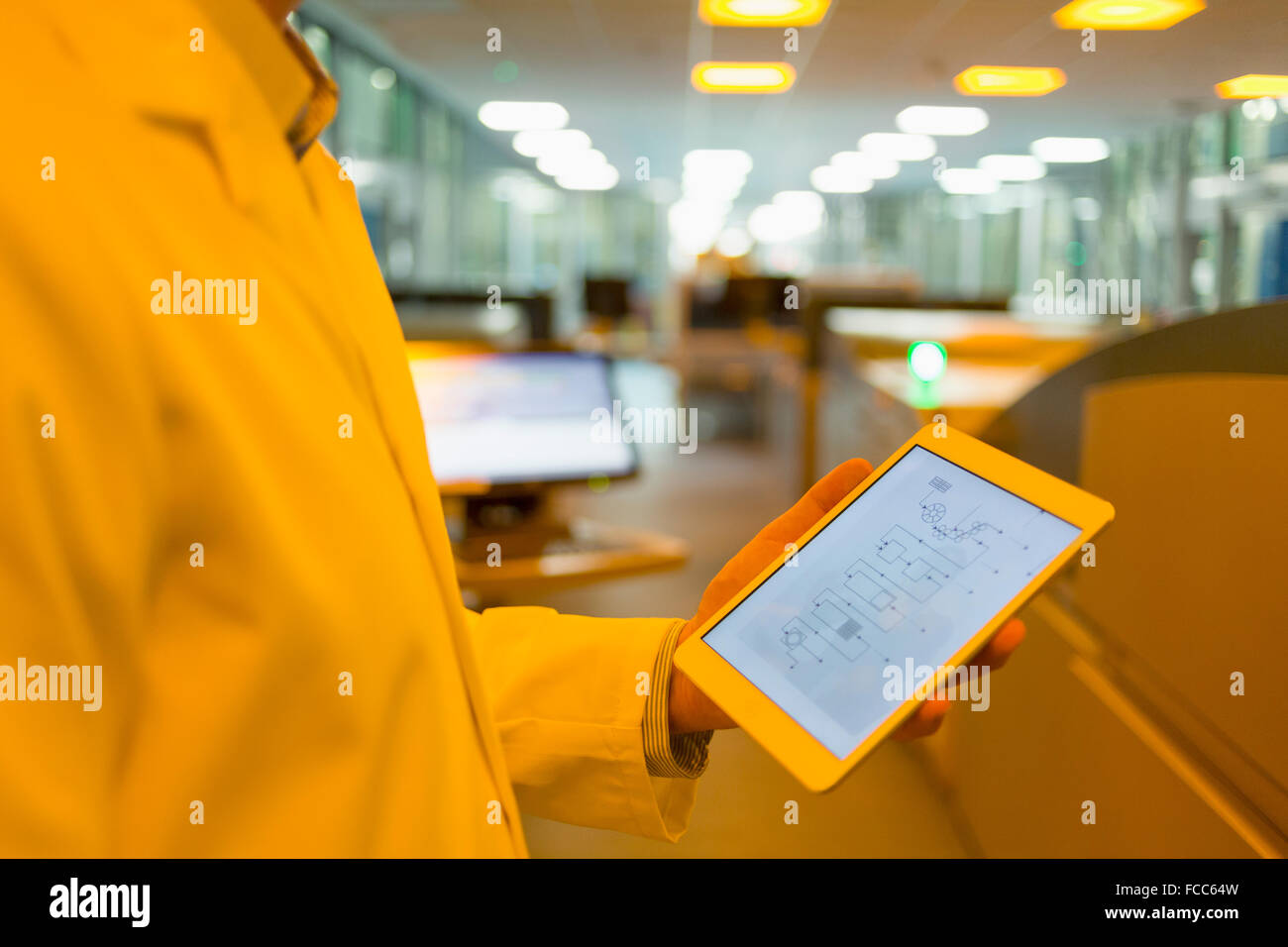 Engineer industry tablet hi-res stock photography and images - Alamy