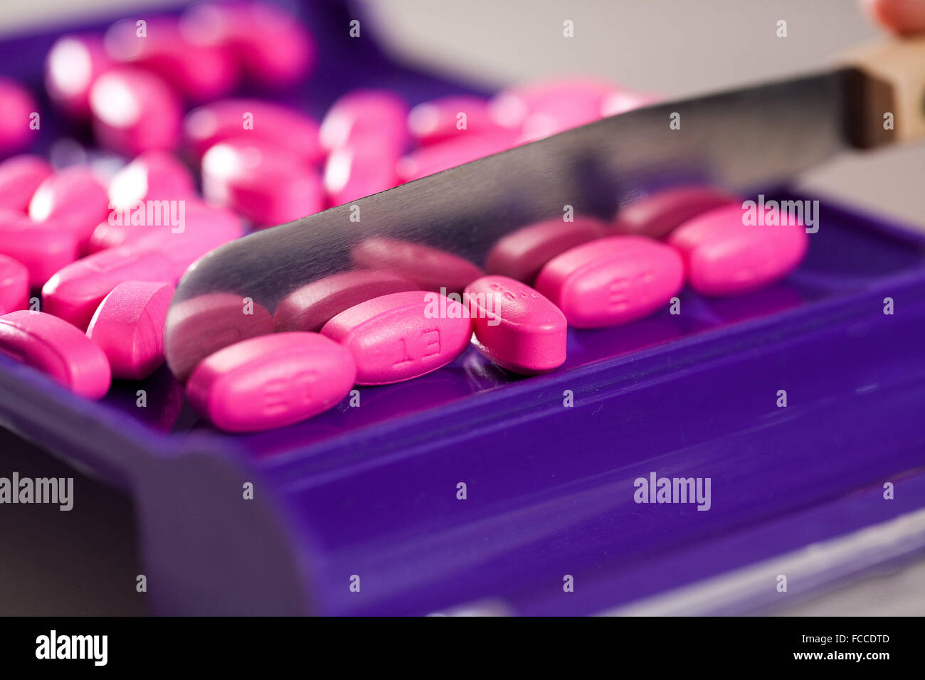 Sorting medicine hi-res stock photography and images - Alamy