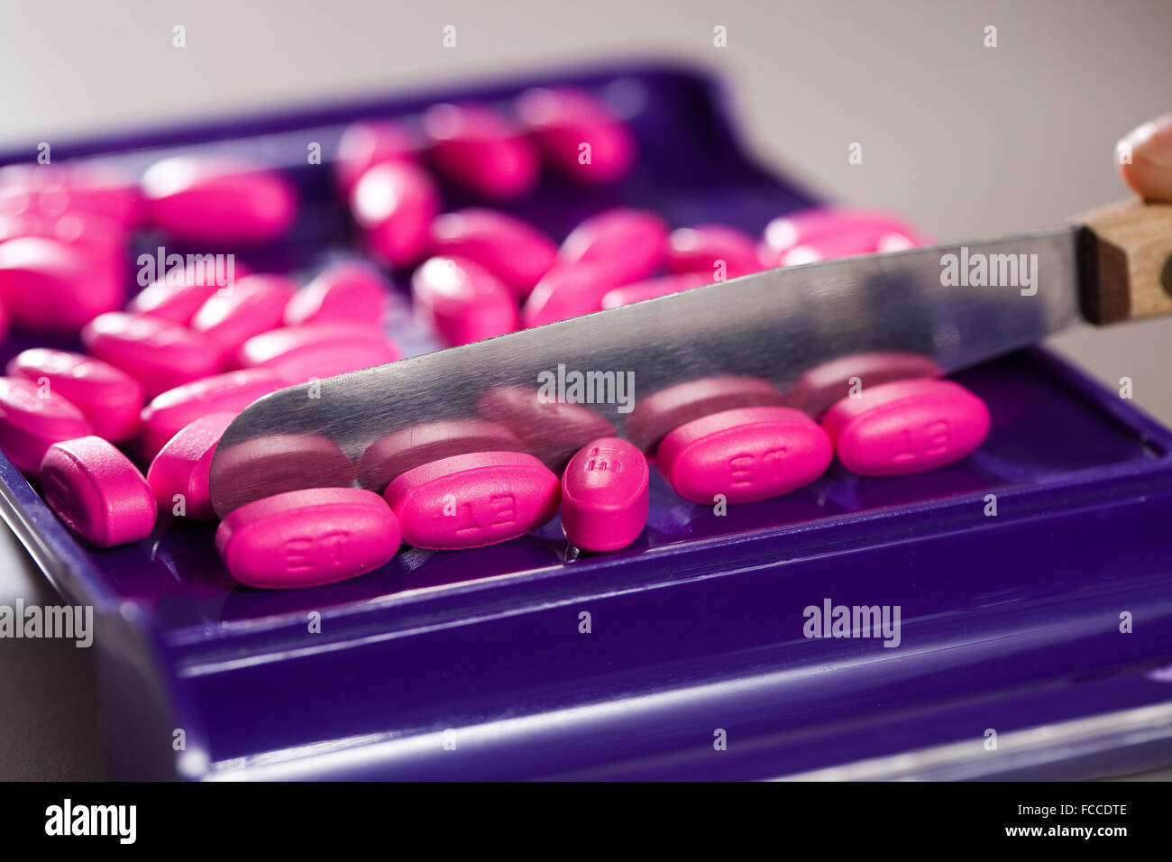 Medicine sorting hi-res stock photography and images - Alamy