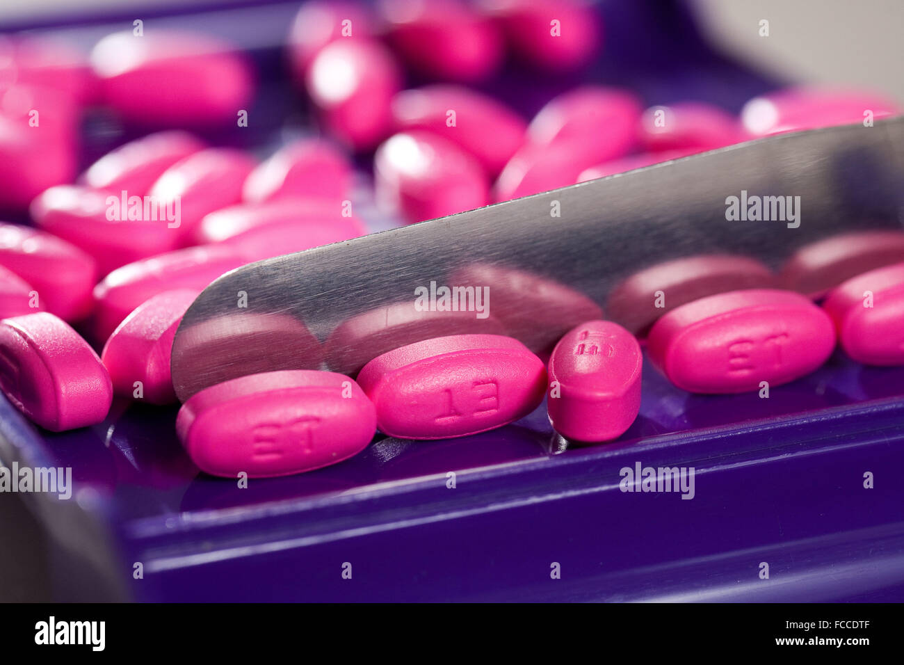 Sorting medicine pharmacy hi-res stock photography and images - Alamy