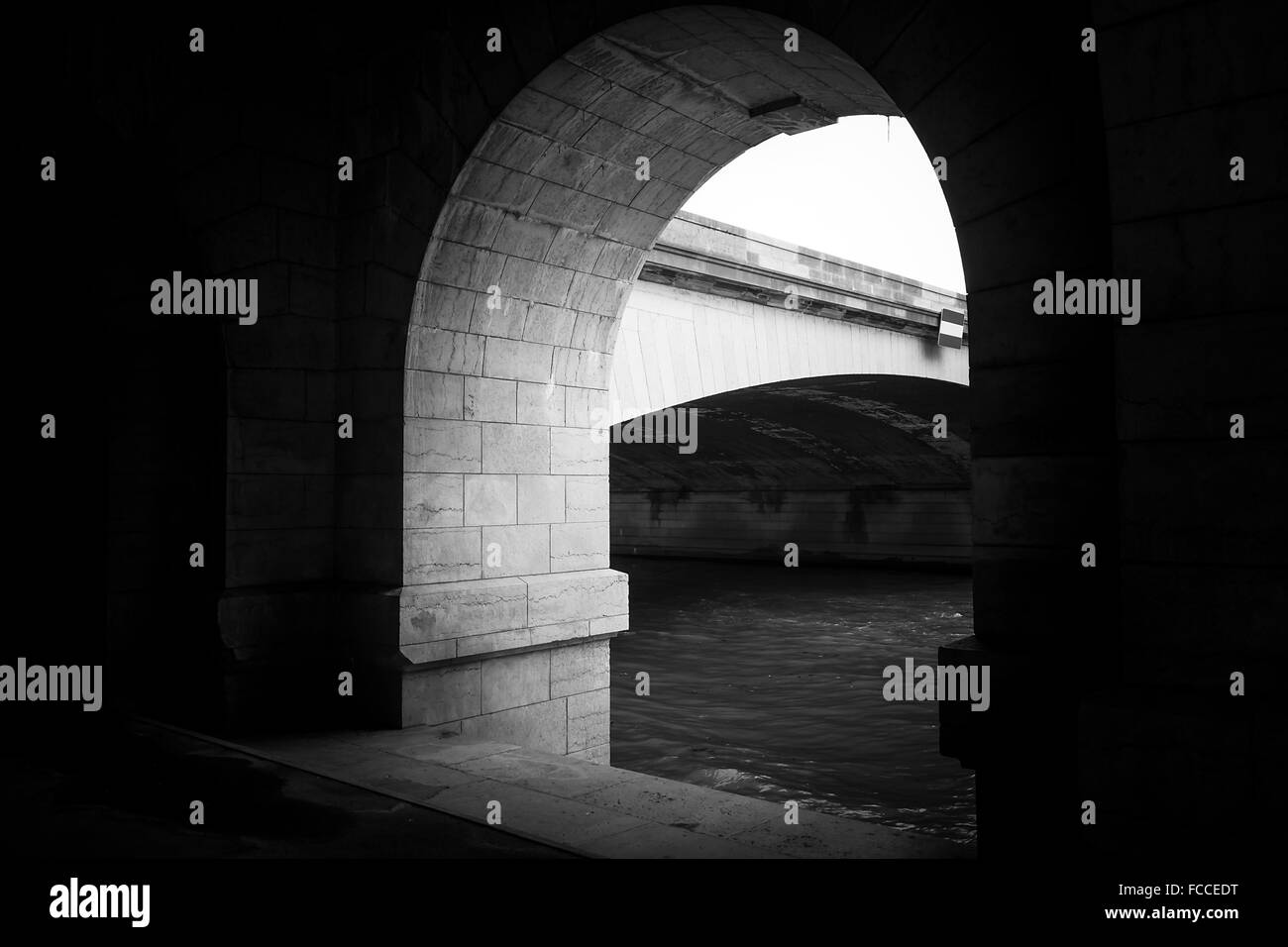 River arch hi-res stock photography and images - Alamy