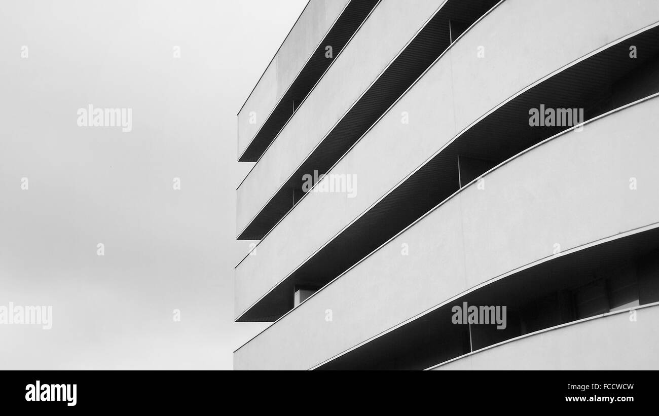 White building black sky hi-res stock photography and images - Alamy