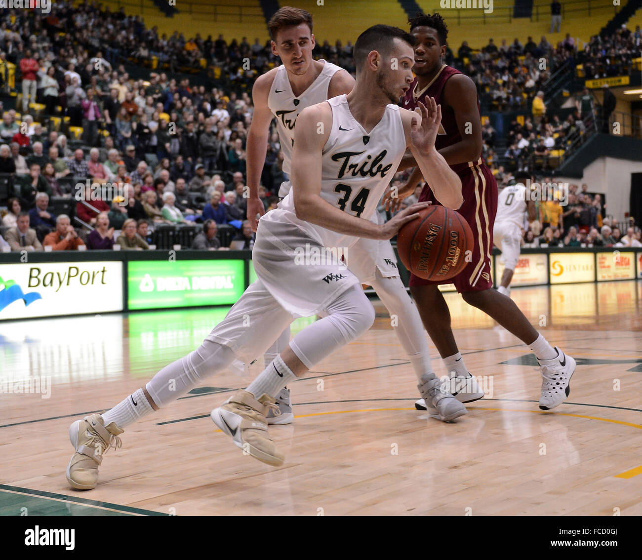 Williamsburg, VA, USA. 21st Jan, 2016. William and Mary guard DAVID ...