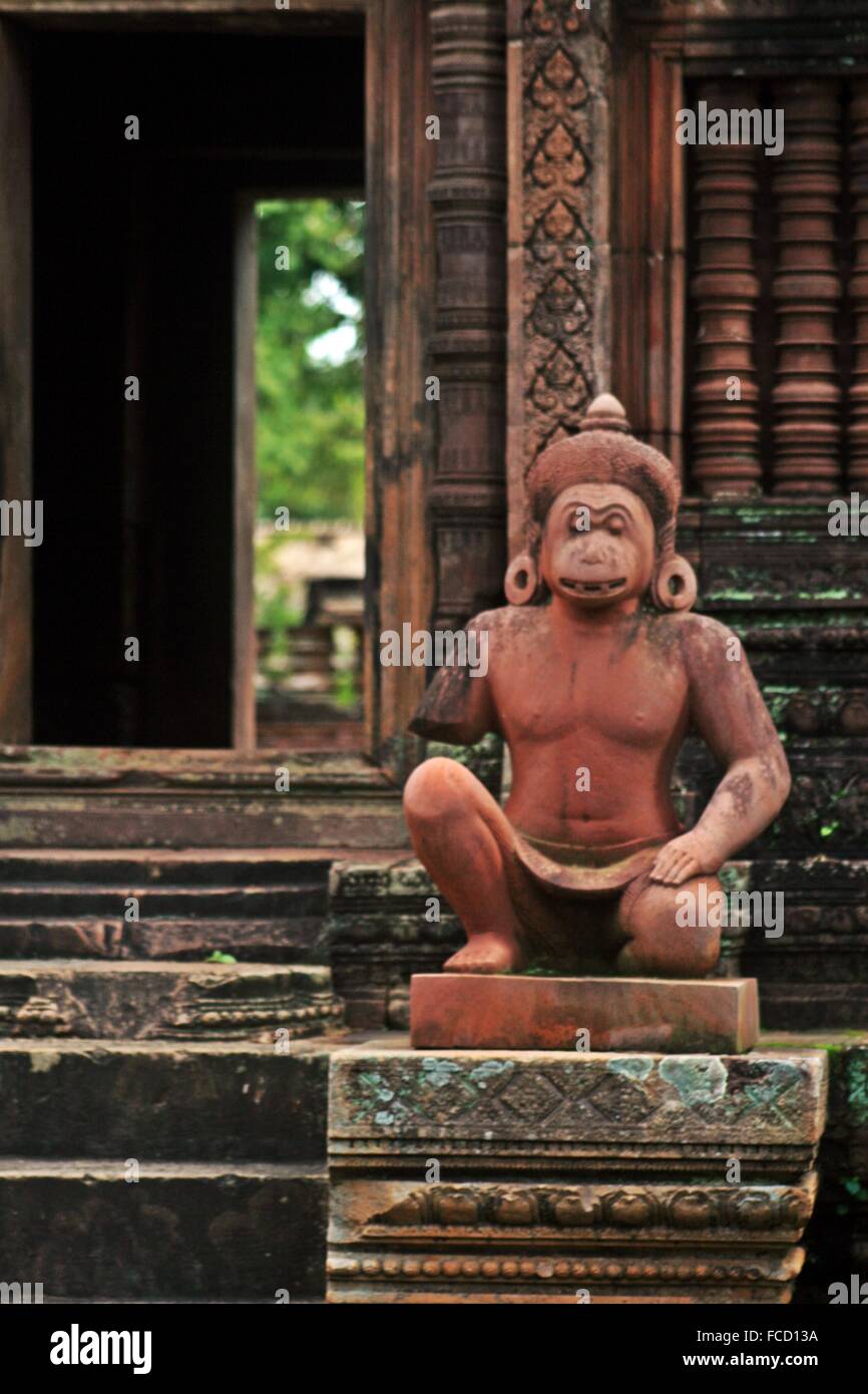 Statue At Entrance Of Temple Stock Photo - Alamy