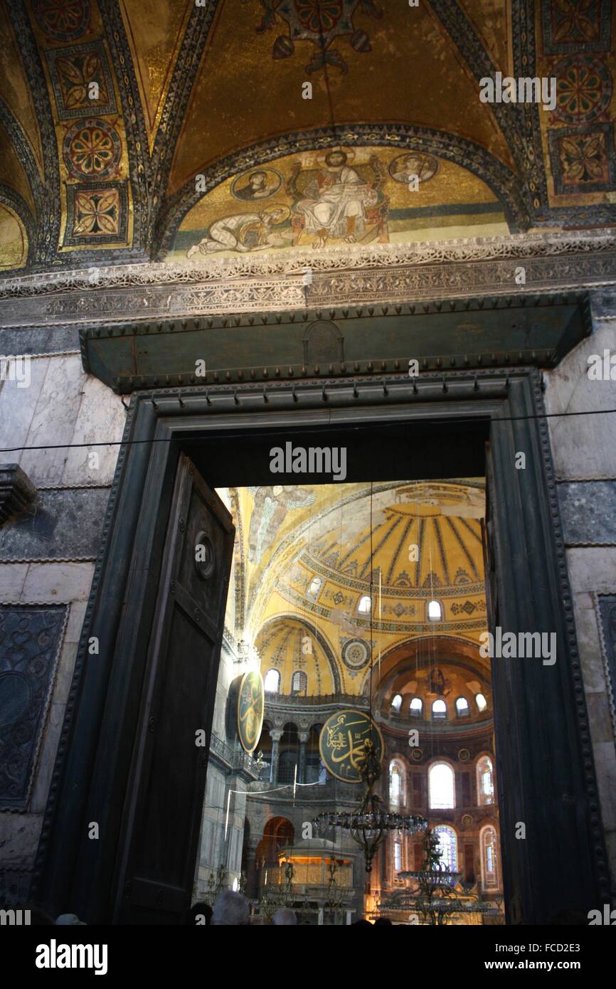 Indoors temple hi-res stock photography and images - Alamy