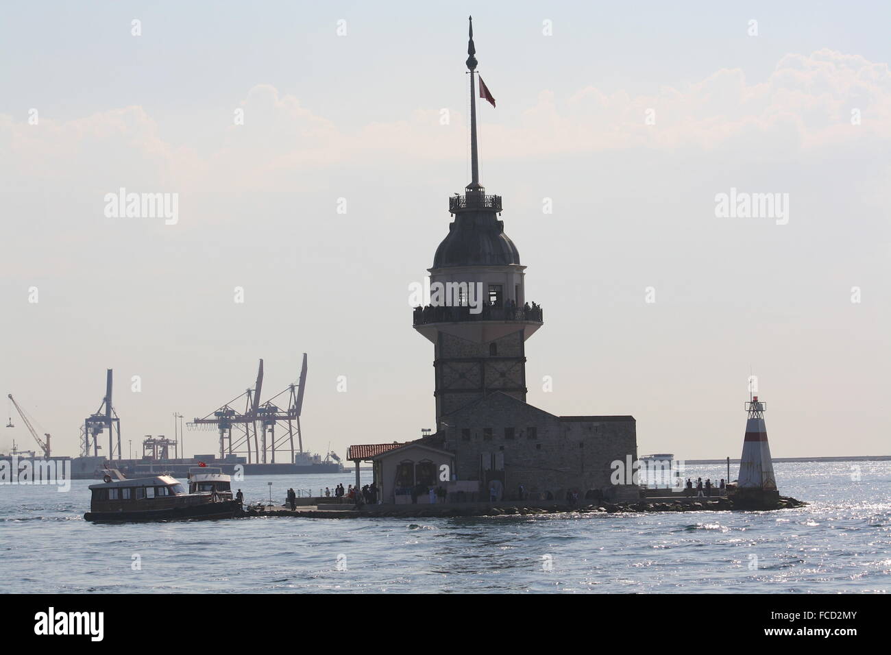 Lighthouse by the sea hi-res stock photography and images - Alamy