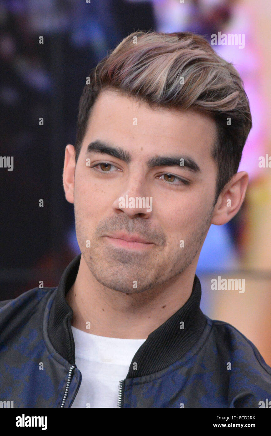 Toronto, Canada. 21st January 2016. Recording Artist Joe Jonas and band ...