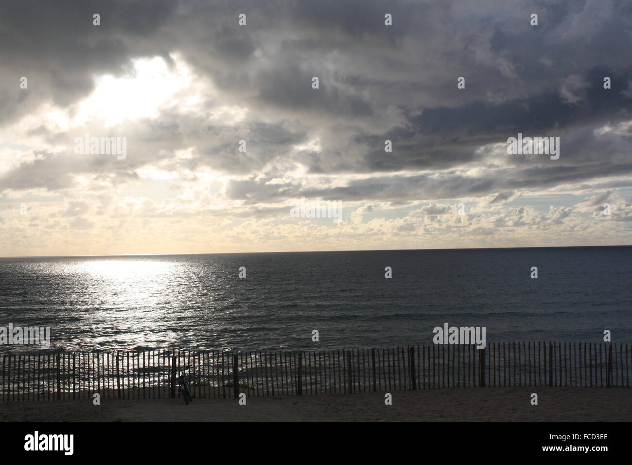 Sun reflecting ocean hi-res stock photography and images - Alamy