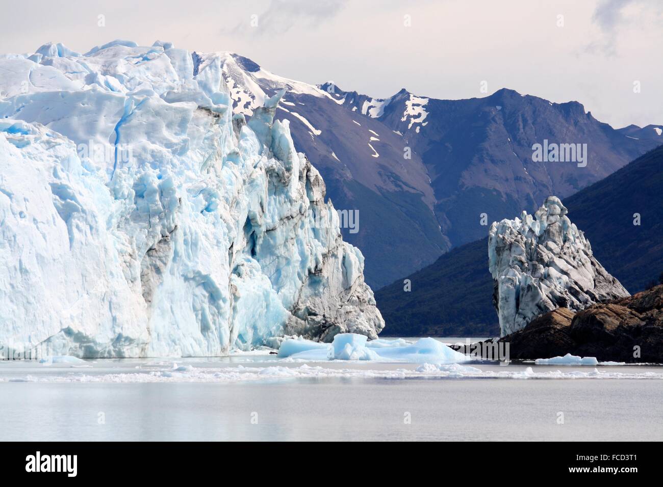 Glacial landscape hi-res stock photography and images - Alamy