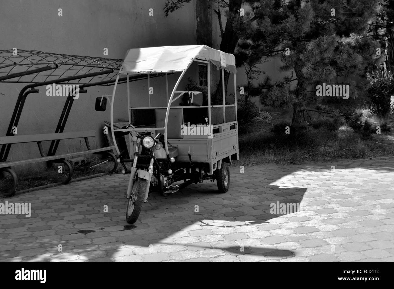 Rickshaw Black and White Stock Photos & Images - Alamy