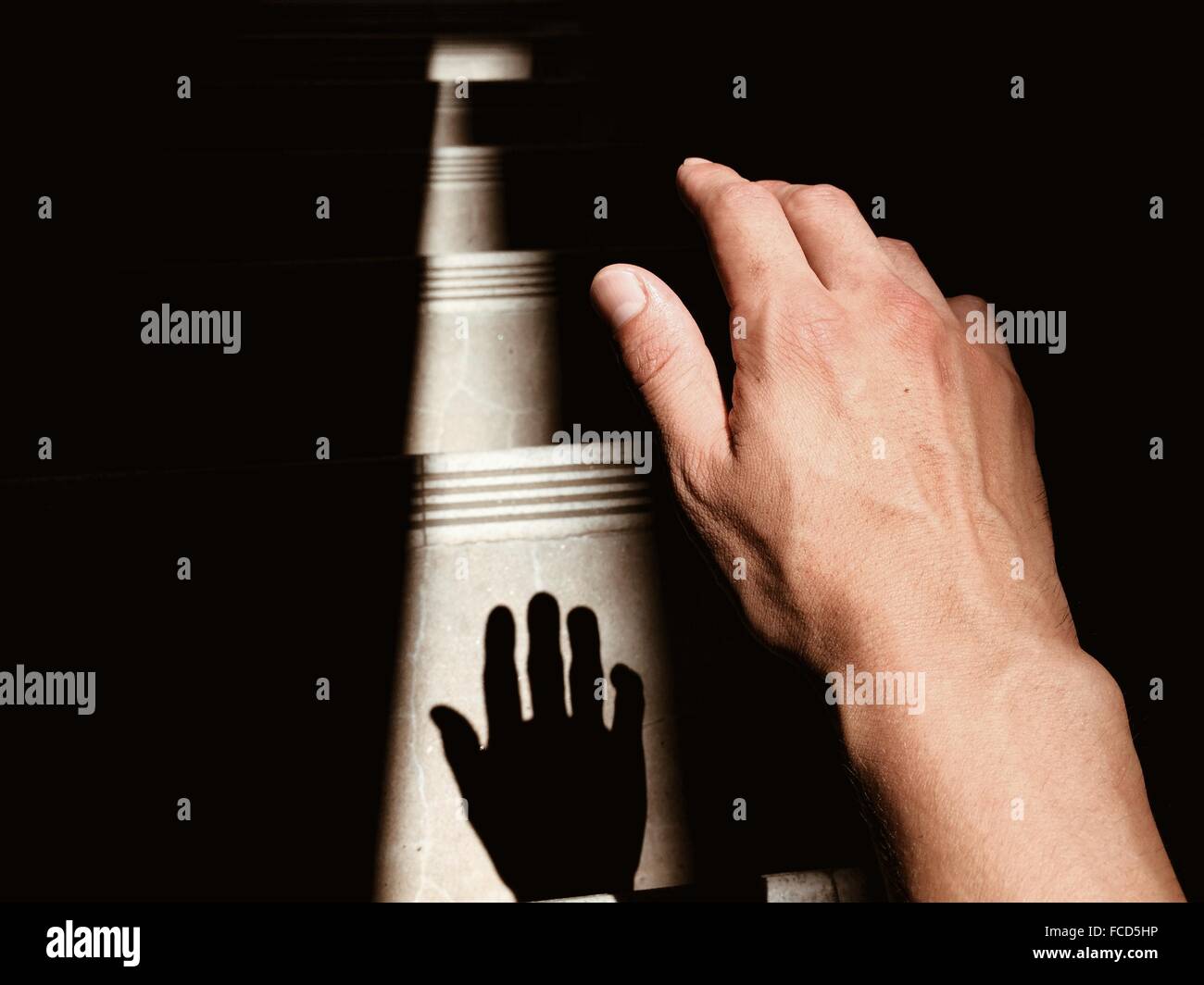 Dark skin hand hi-res stock photography and images - Alamy