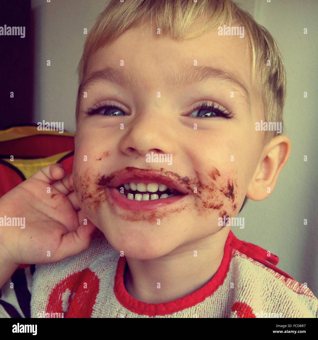 Boys eating cake hi-res stock photography and images - Alamy