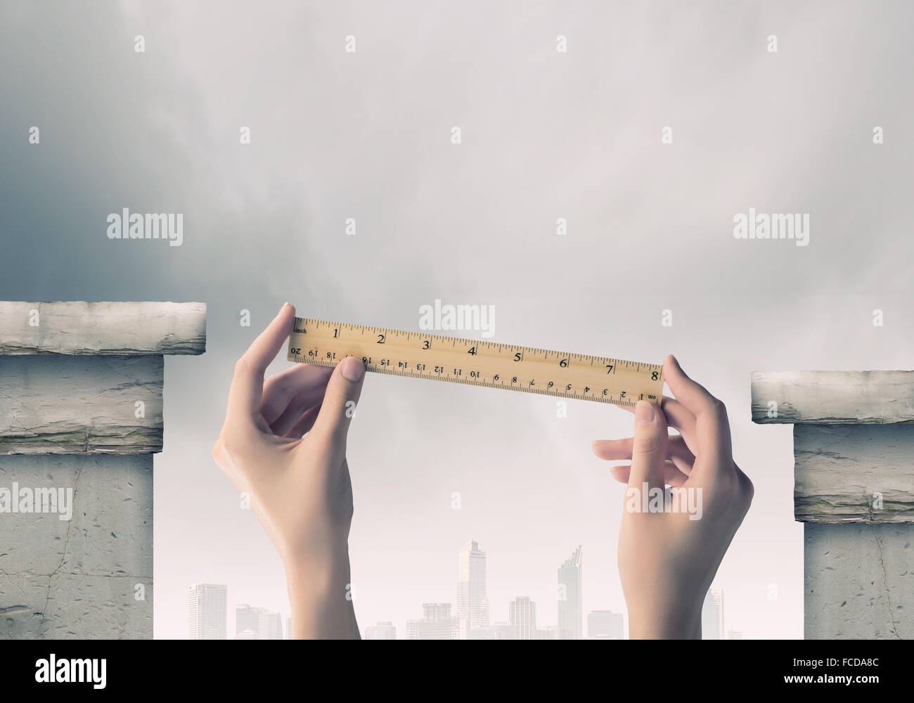Close up of human hand measuring gap with ruler Stock Photo - Alamy