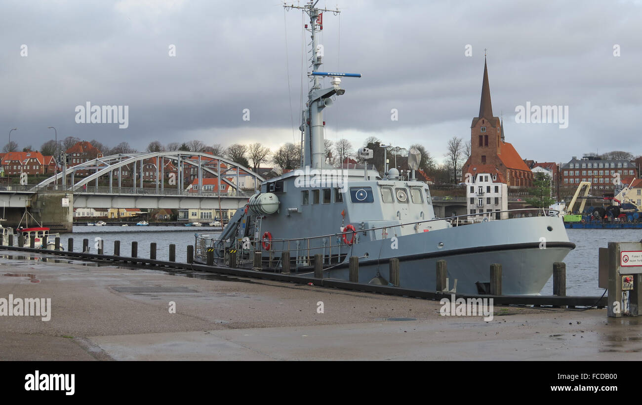 Navy vessel hi-res stock photography and images - Alamy