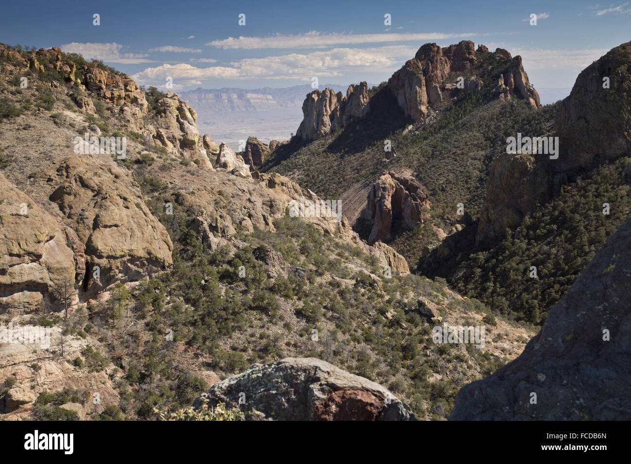Desert mountain scenery in Chisos Basin, Chisos Mountains, Big Bend ...