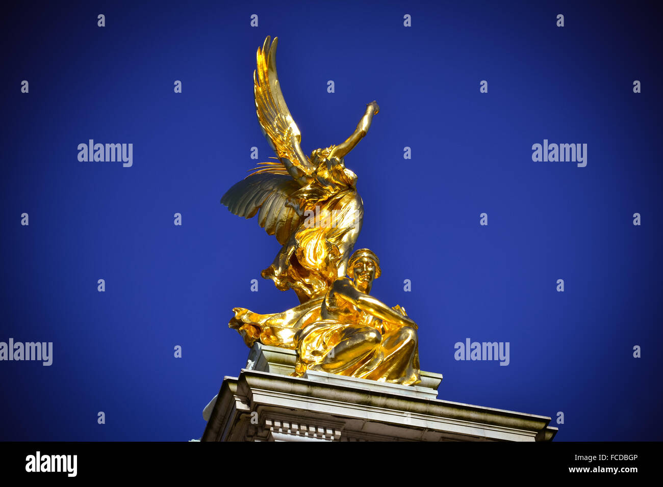 Angel Statue On Top Building Stock Photos & Angel Statue On Top ...