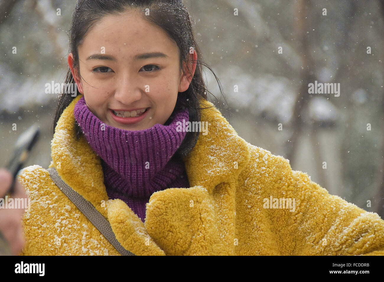 Jinan, China's Shandong Province. 22nd Jan, 2016. A young woman views ...