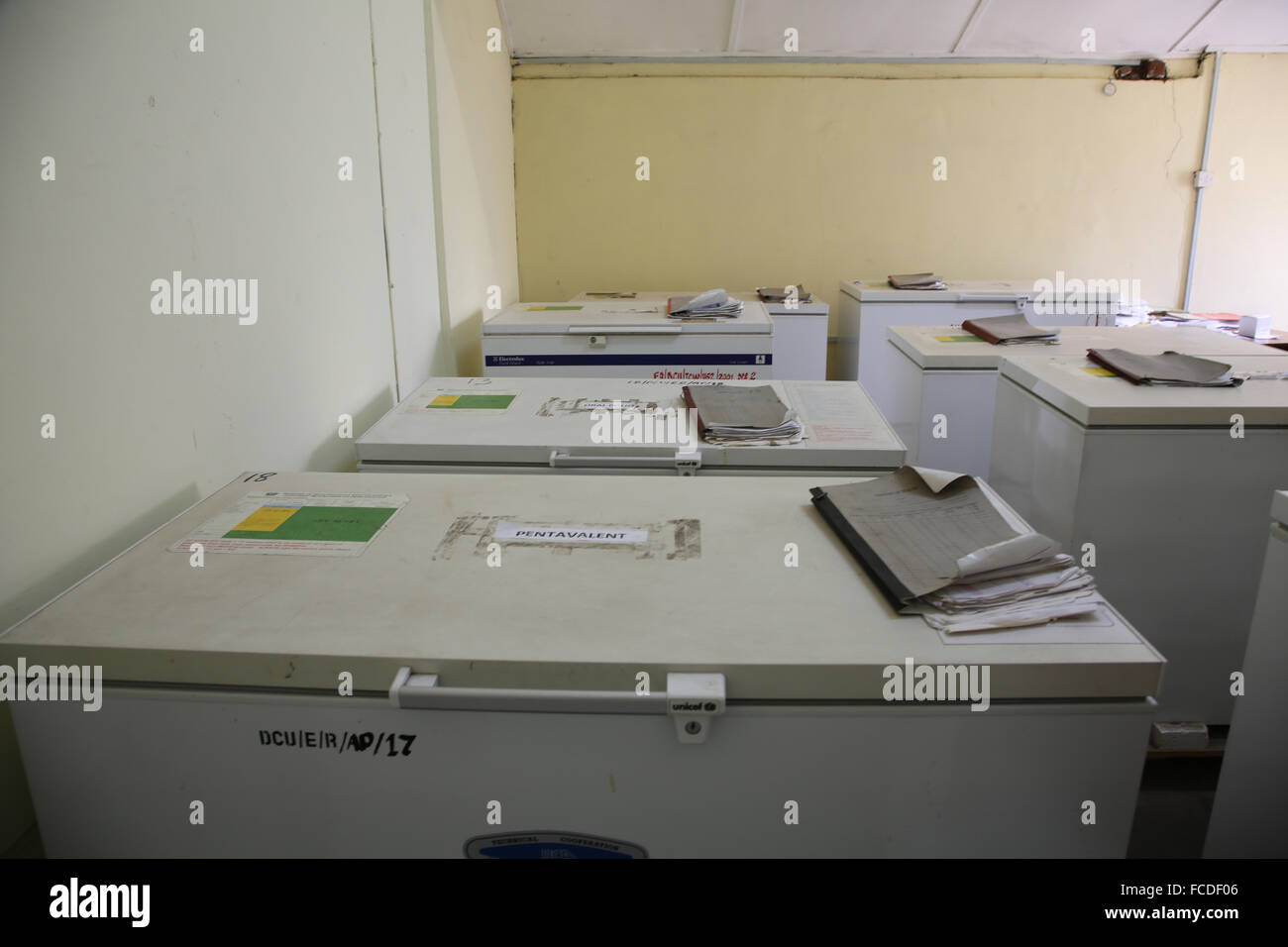 Distribution containers hi-res stock photography and images - Alamy