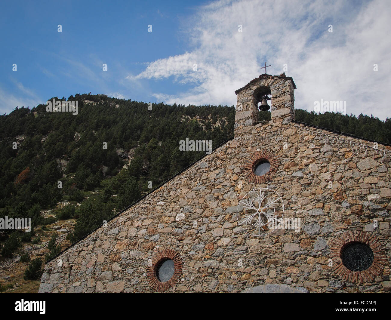 Church with tree hi-res stock photography and images - Alamy