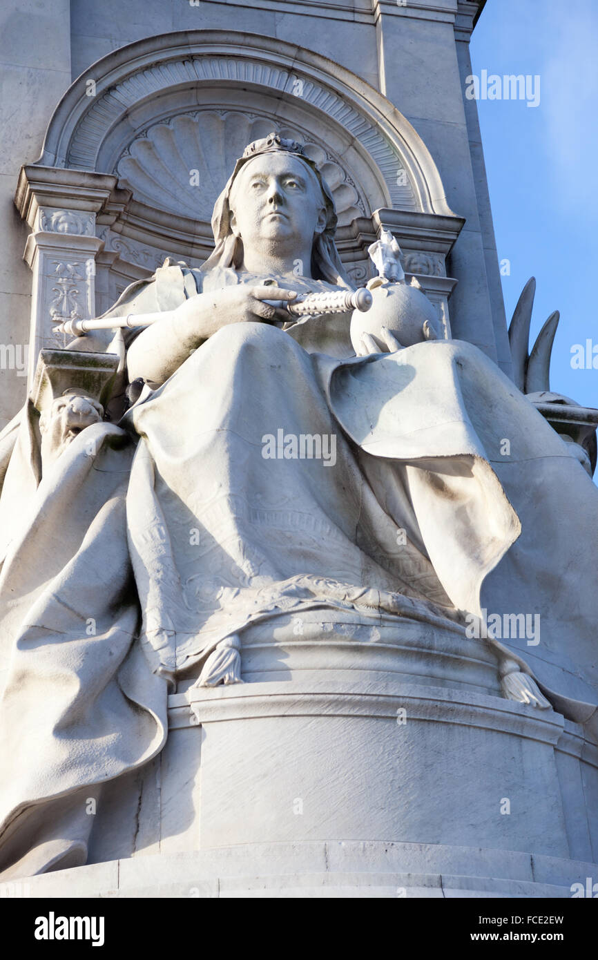 Queen Victoria monument at Buckingham Palace Stock Photo - Alamy