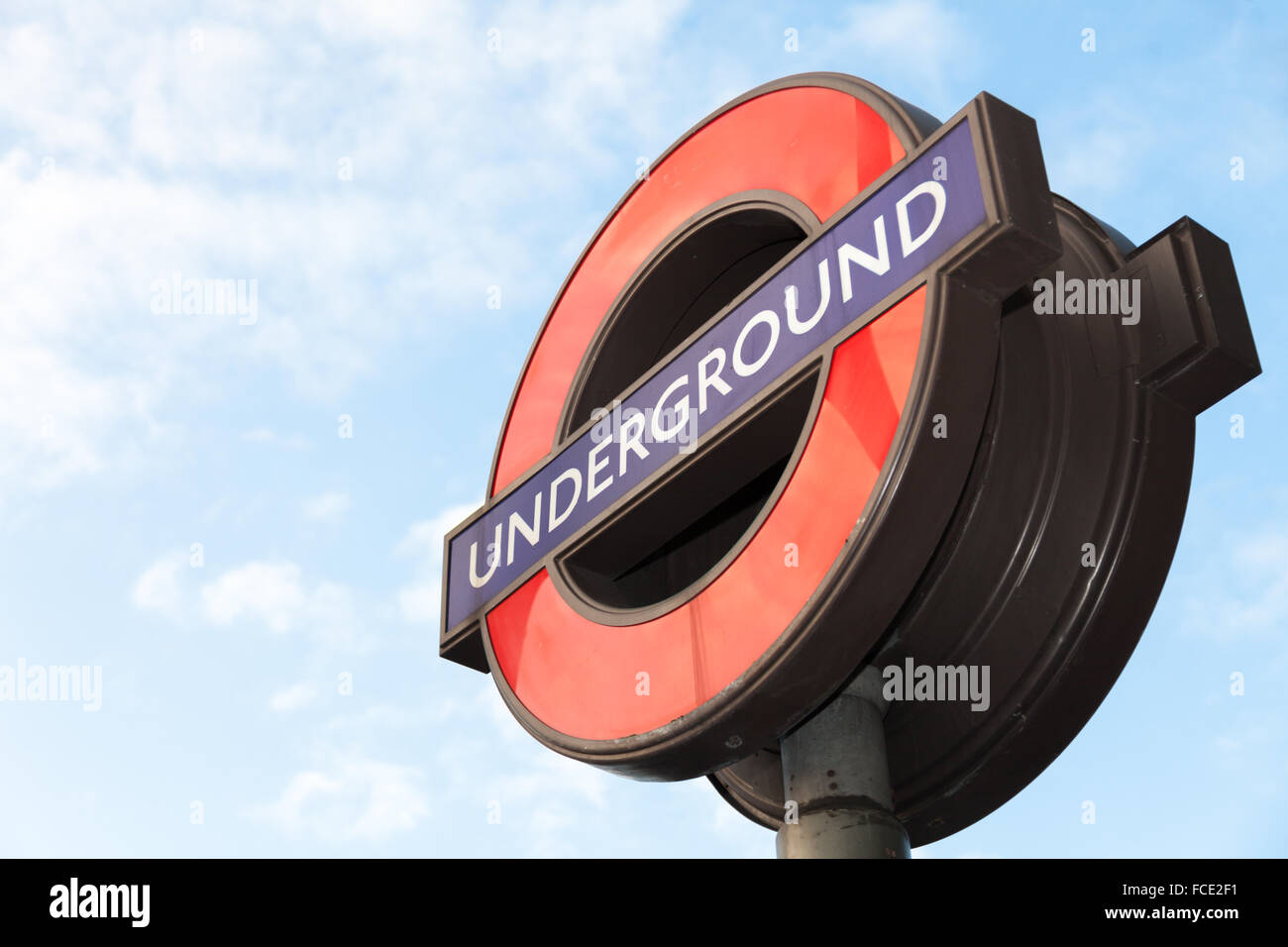 Iconic London underground sign Stock Photo - Alamy